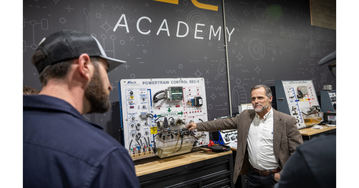 An Inside Look at FleeTec Academy’s Diesel Tech Training | Cox Careers